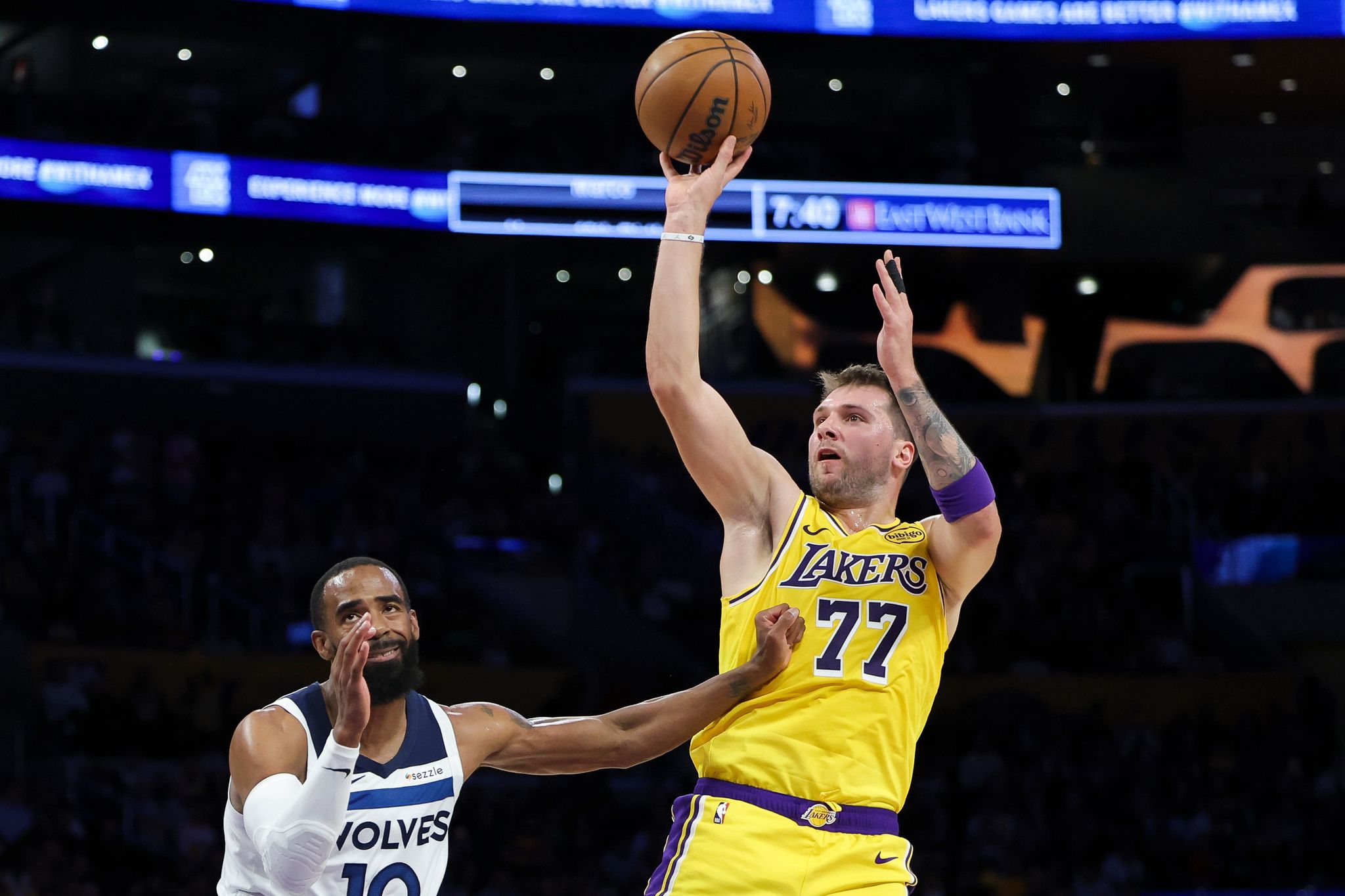 Luka Doncic brilla con actuaciones históricas de 40 puntos para iniciar ...