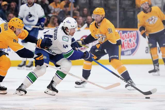 Ozzy Wiesblatt scores deciding goal of shootout in 9th round to lead ...