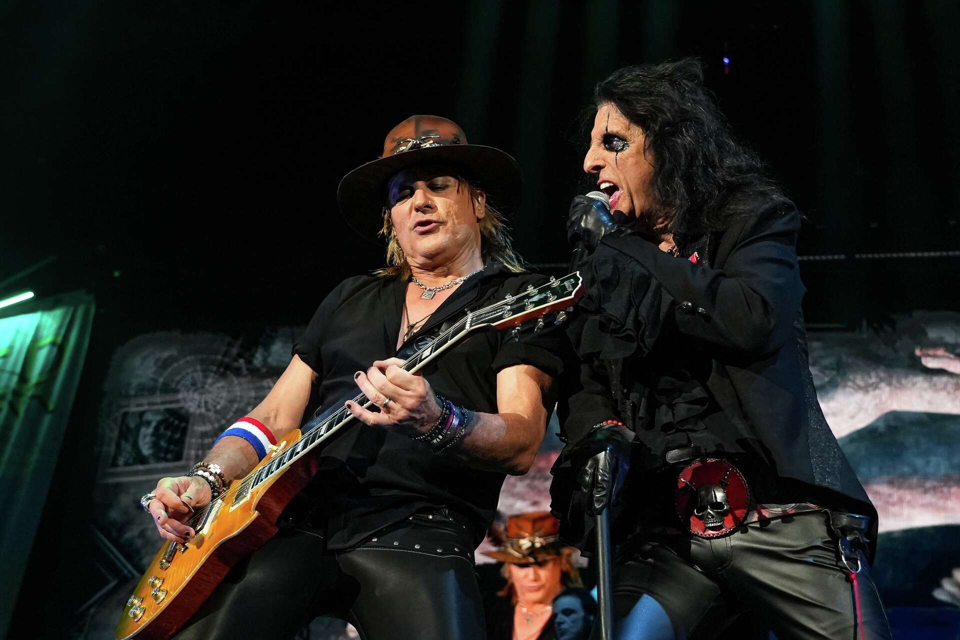 Alice Cooper mixes horror and humor in Austin show