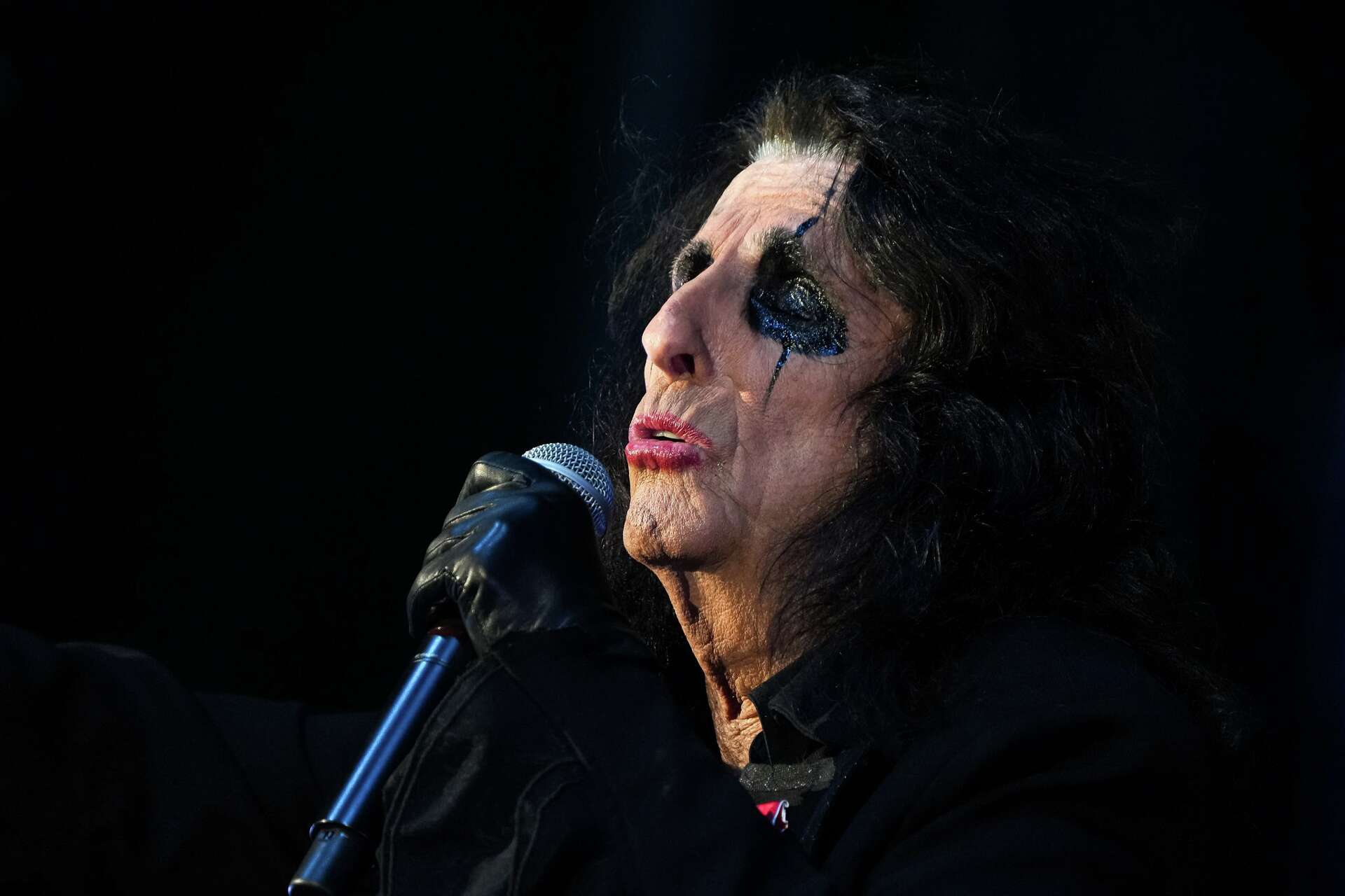 Alice Cooper mixes horror and humor in Austin show