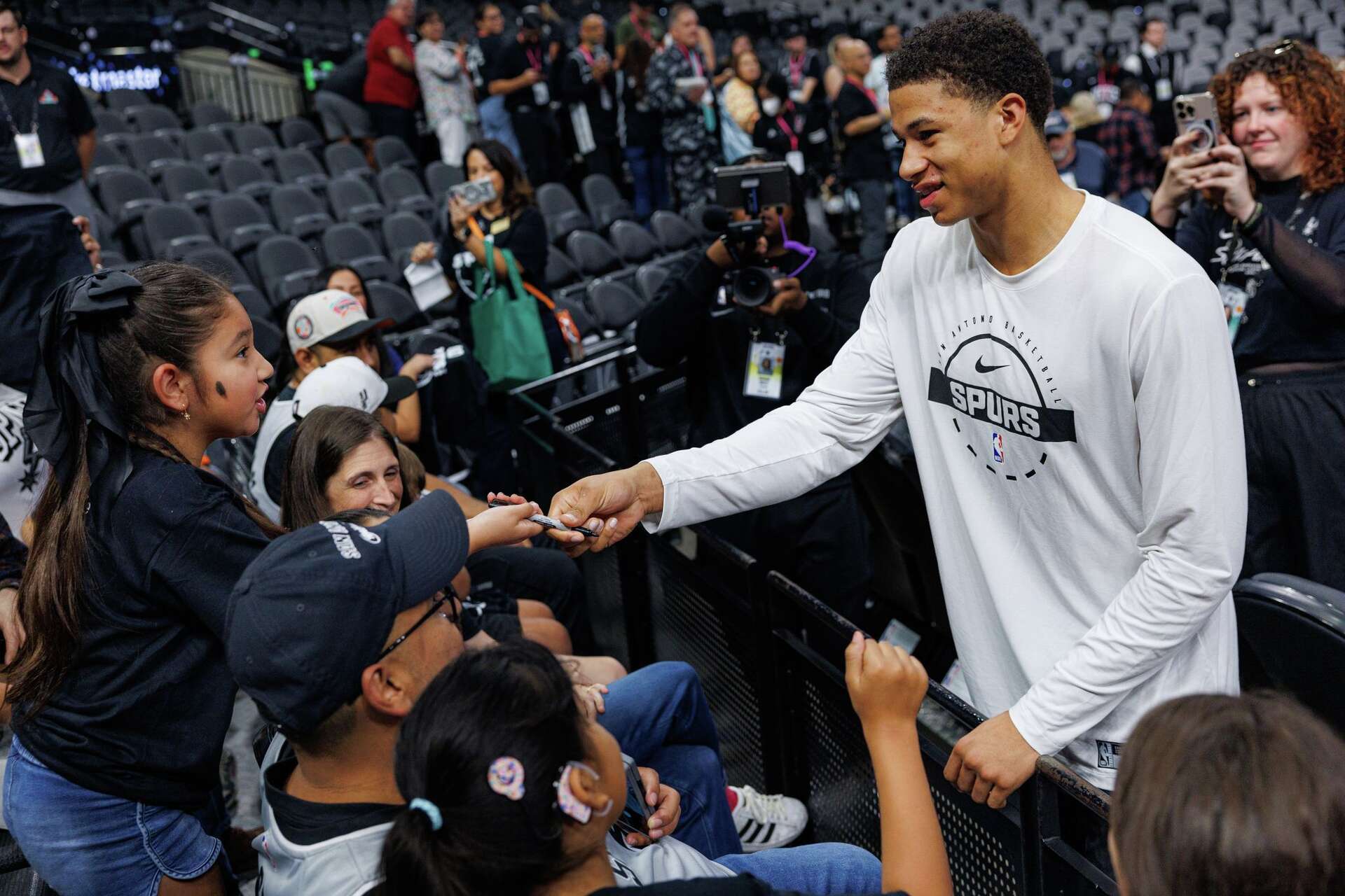 Sunshine Cottage students have friend in Spurs' Carter Bryant