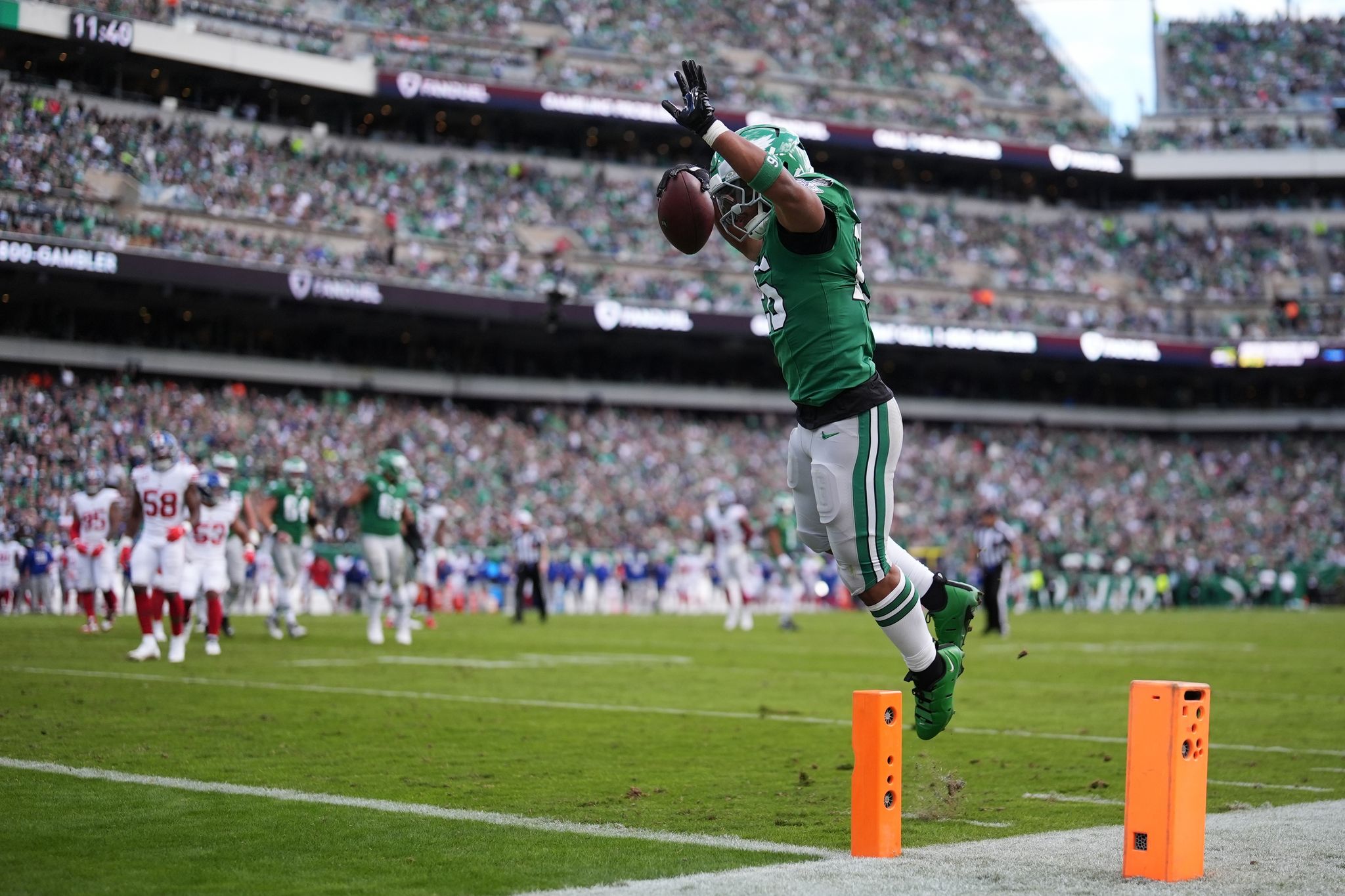 Eagles running back Saquon Barkley suffers groin injury against Giants