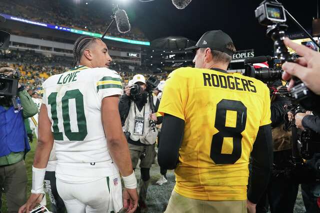 Packers’ new era prevails as Love outshines Rodgers 35-25