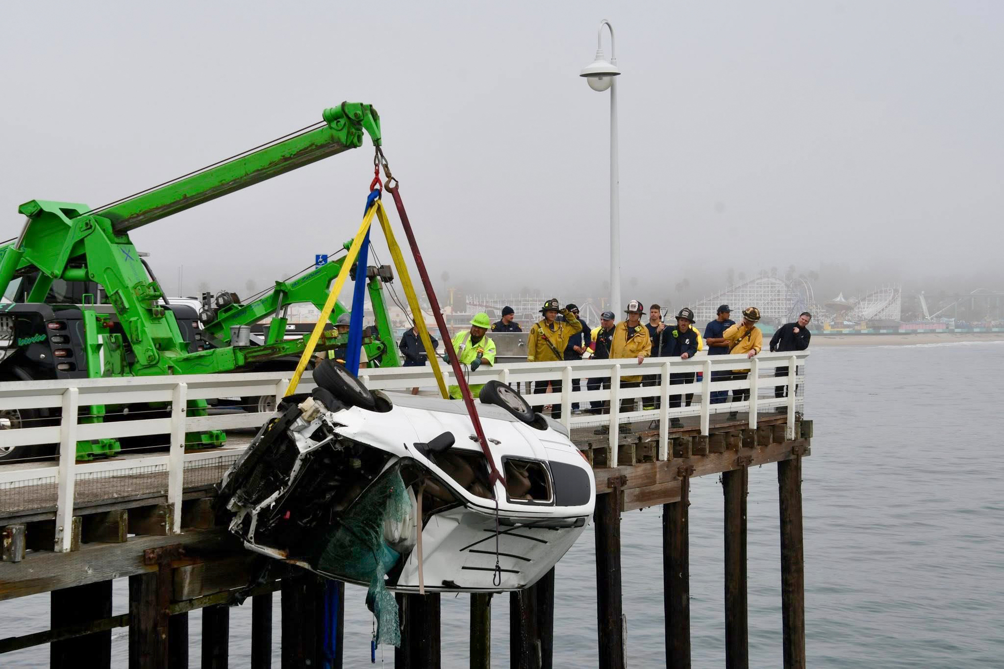 One dead after minivan plunges off California wharf