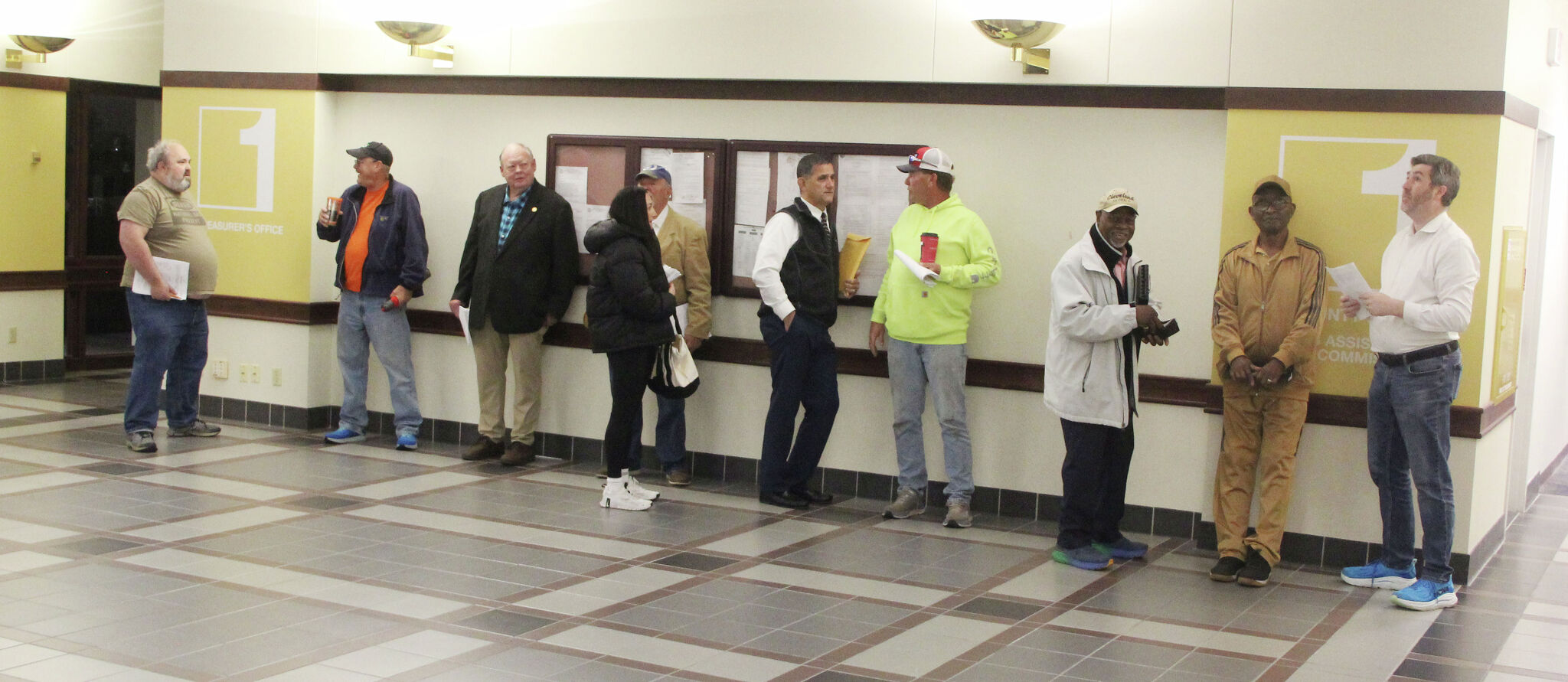 Massive fireball erupts as UPS plane crashes at Kentucky airport ...