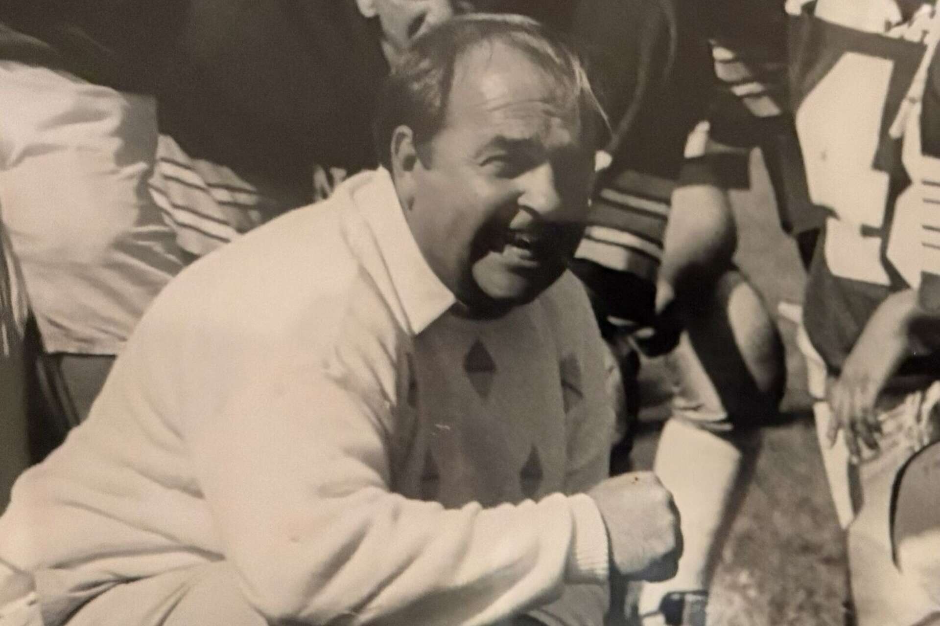Naugatuck to name its football field after legendary coach