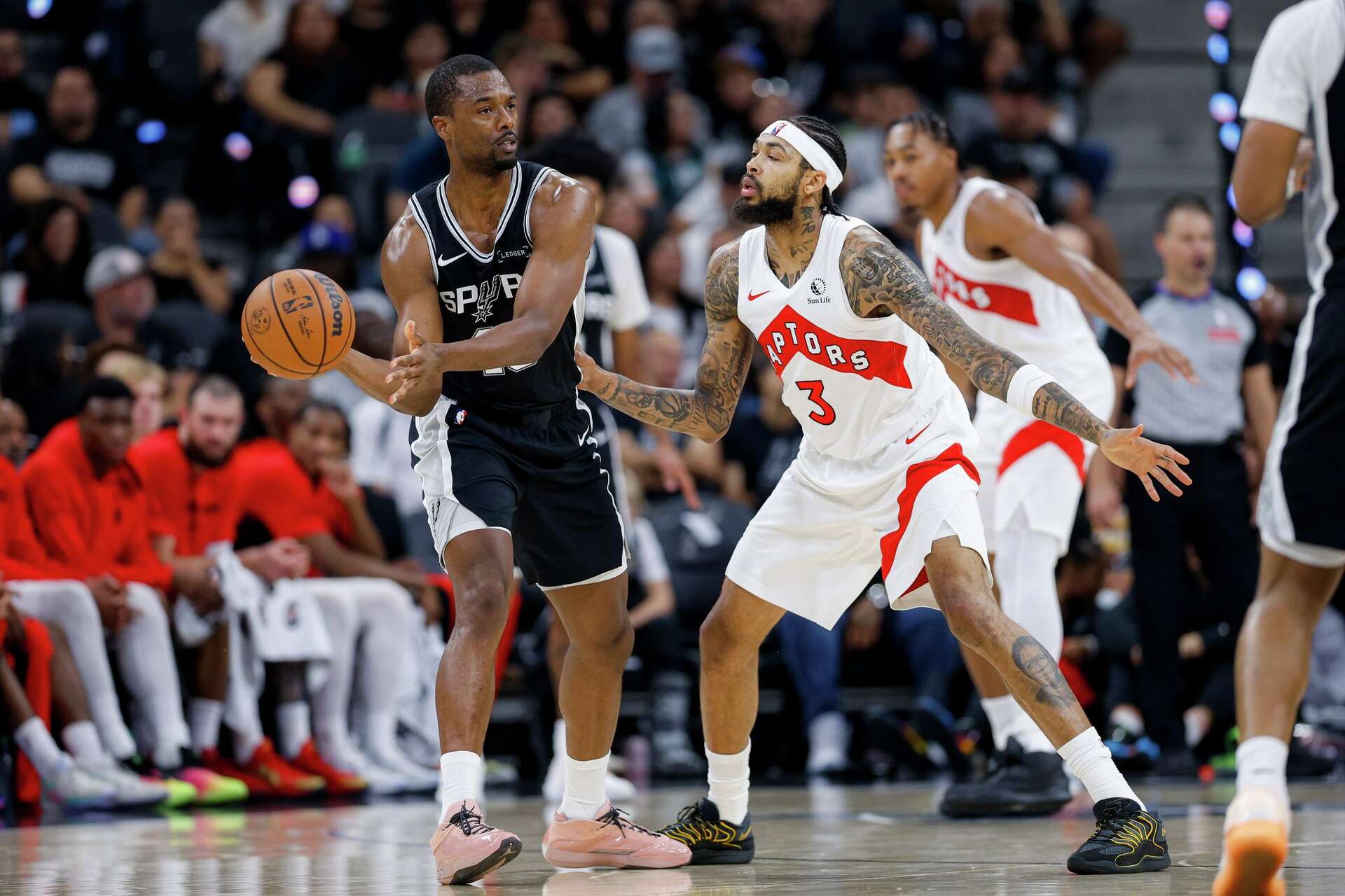 How Spurs' Harrison Barnes became the NBA's version of Forrest Gump