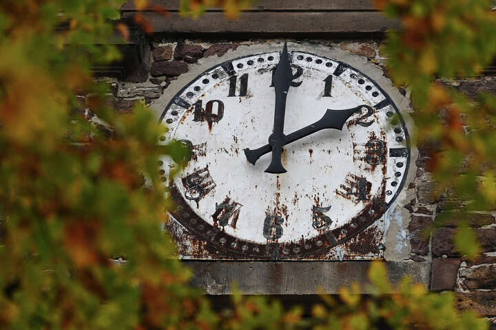What does 'fall back' mean for daylight savings? About the time change