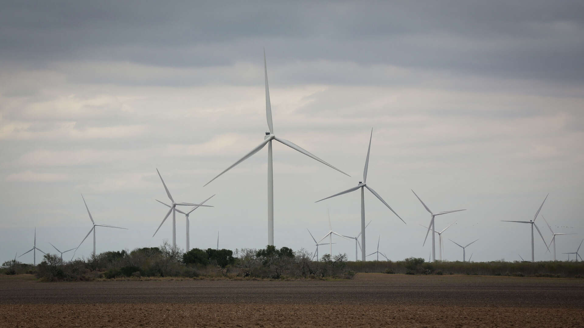 Texas sues wind turbine recycler over thousands of abandoned blades