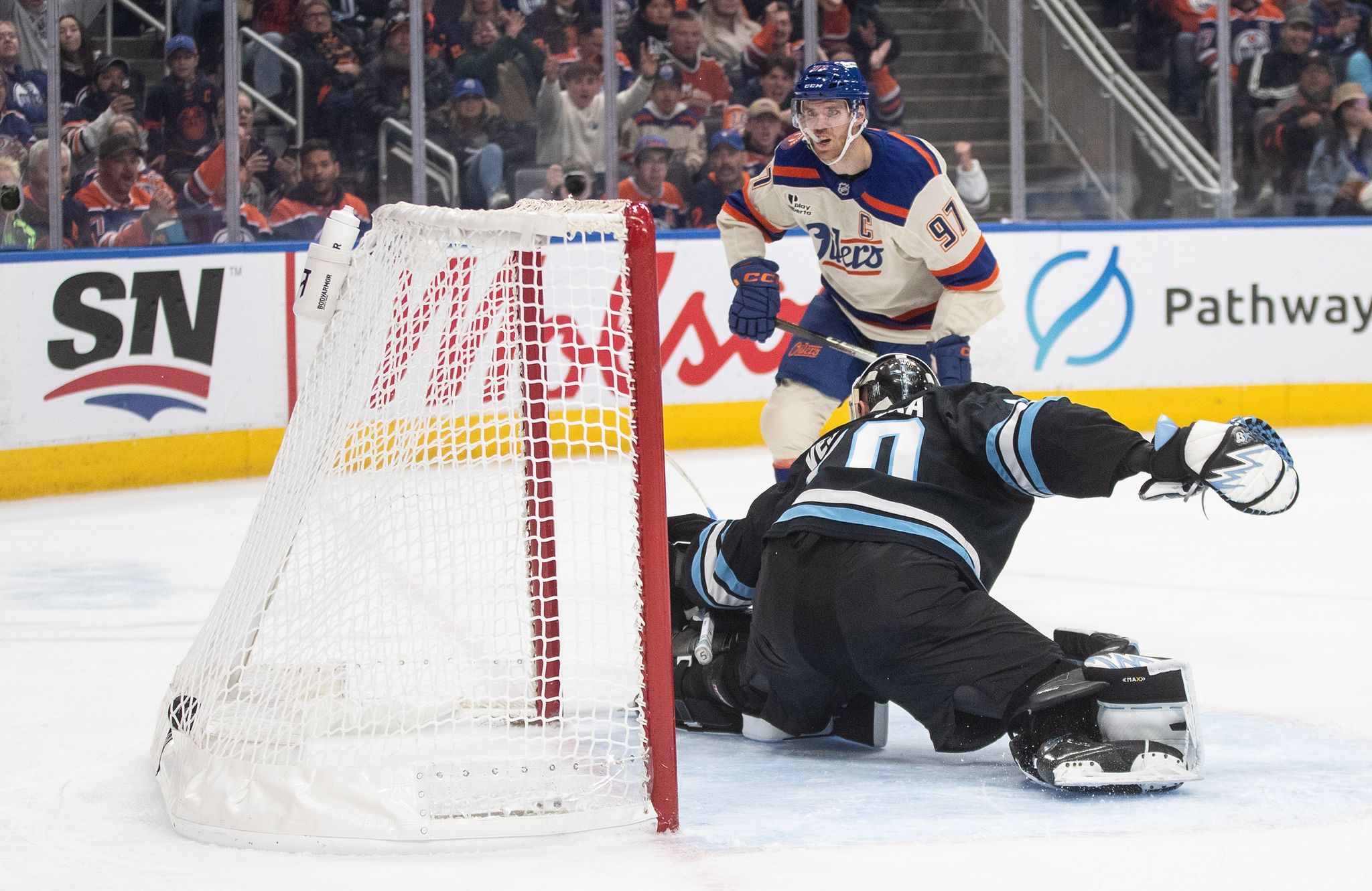 McDavid helps Oilers cool off hot Mammoth with 6-3 win