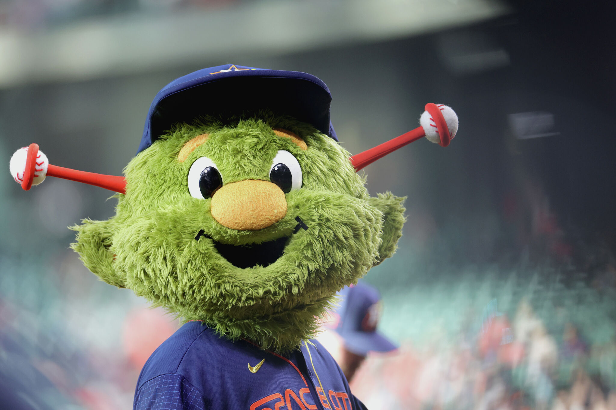 Astros, Texans, Rockets mascots lead Houston Thanksgiving parade