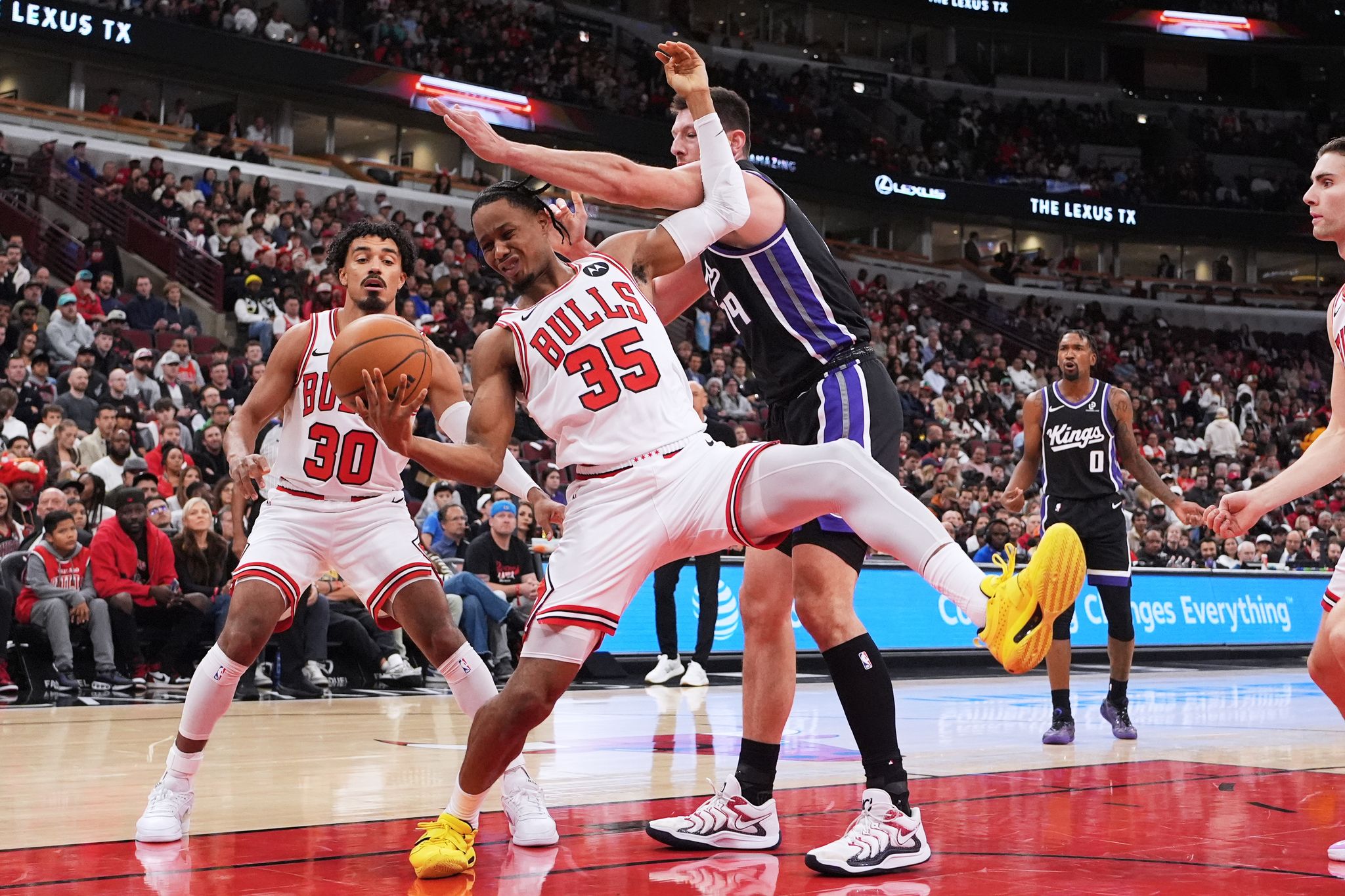 Matas Buzelis scores 27 and Bulls move to 4-0 with 126-113 win over Kings