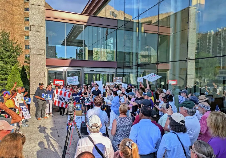 2 arrested by ICE outside Stamford court have CT criminal cases: DHS