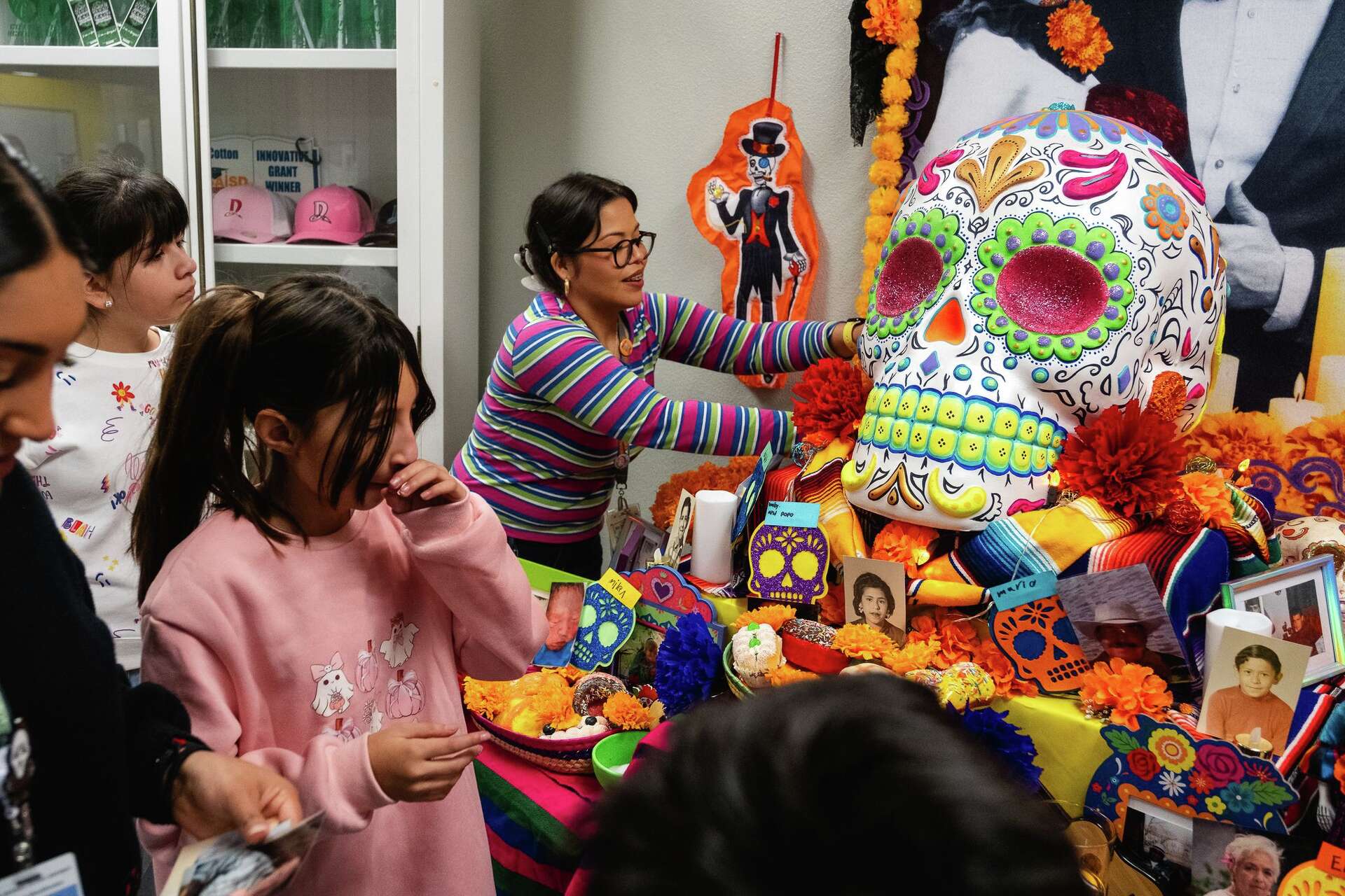 Dia de los Muertos altar helps SAISD students remember departed souls