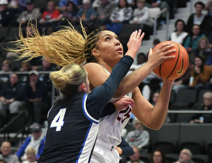 Report: UConn forward Ice Brady enters transfers portal