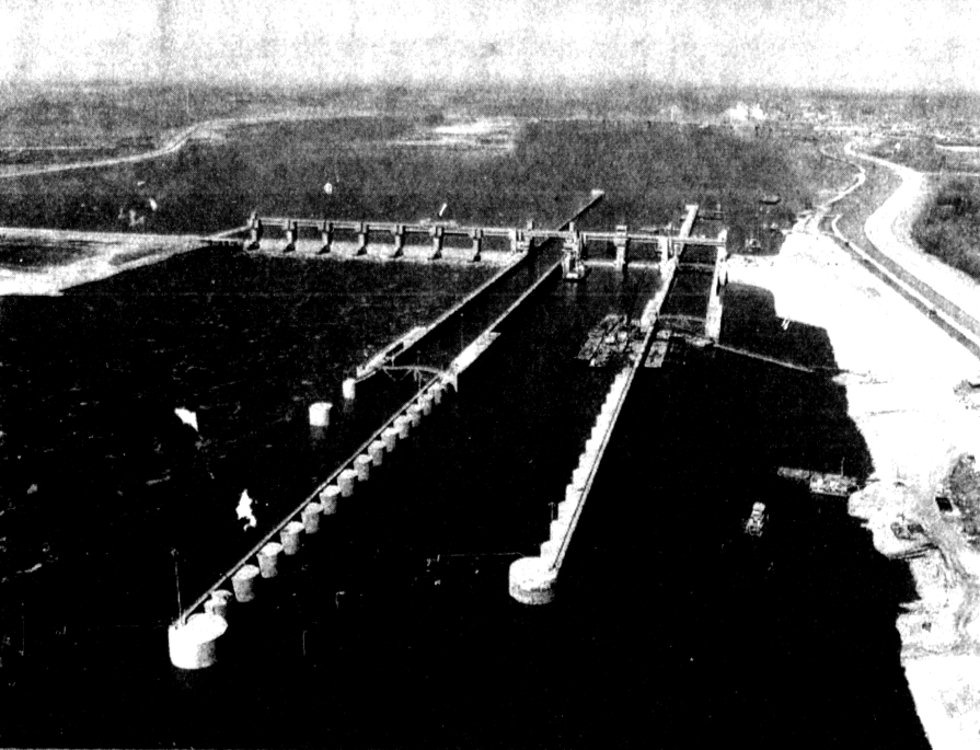 Melvin Price Lock and Dam opens in 1994, easing river bottleneck