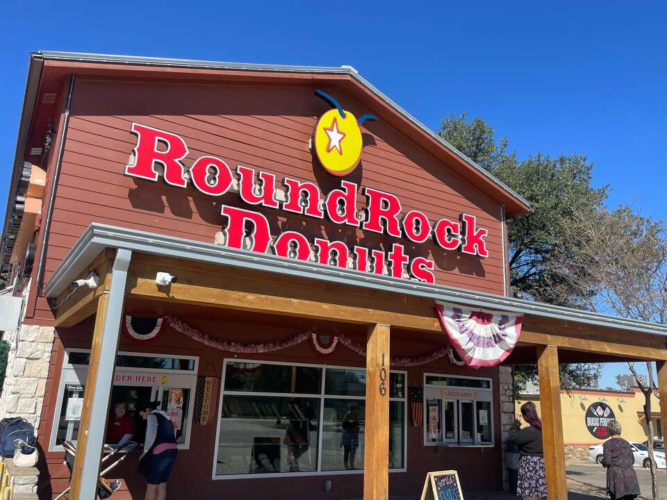 Round Rock Donuts' Texas-sized doughnut delights Texans, visitors