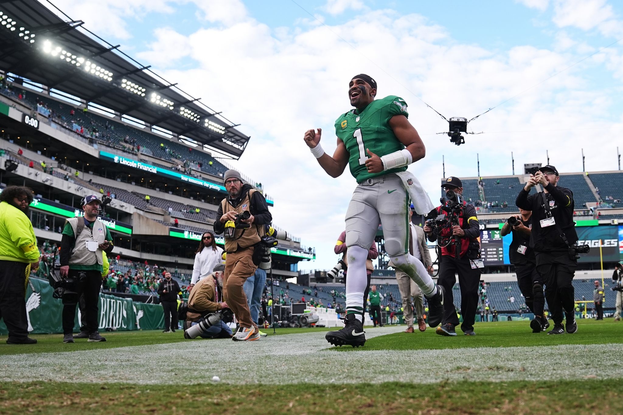 Eagles head into bye week with 6-2 record and Jalen Hurts playing at a ...