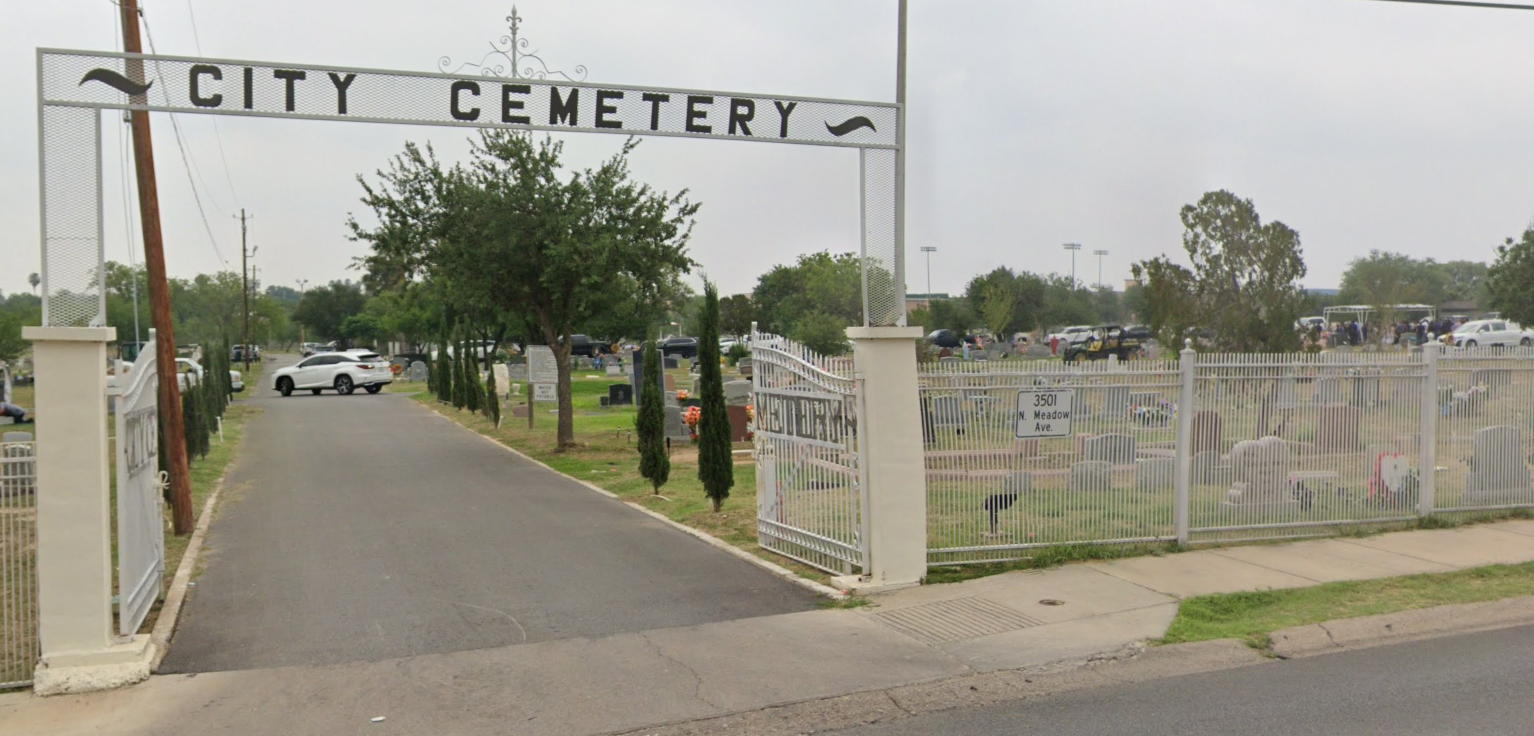 Laredo extends cemetery hours for Día de los Muertos observance