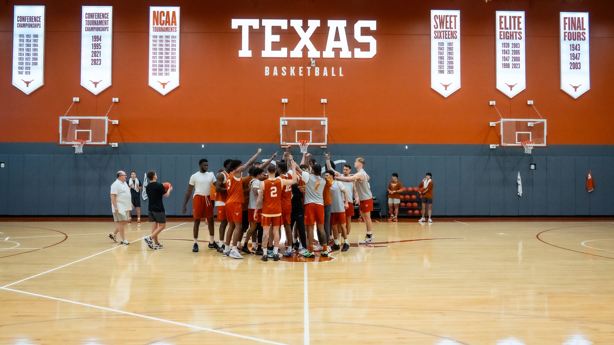 Texas Longhorns basketball holds open practice, see the photos
