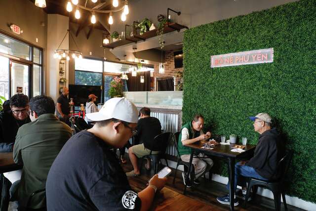 New restaurant Nem Nuong Nha Trang focuses on Vietnamese spring rolls