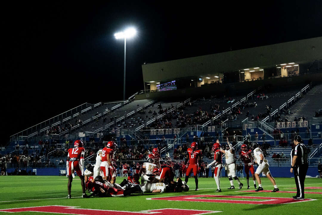 High school football: Navy-bound QB London Morgan leads Rouse to win