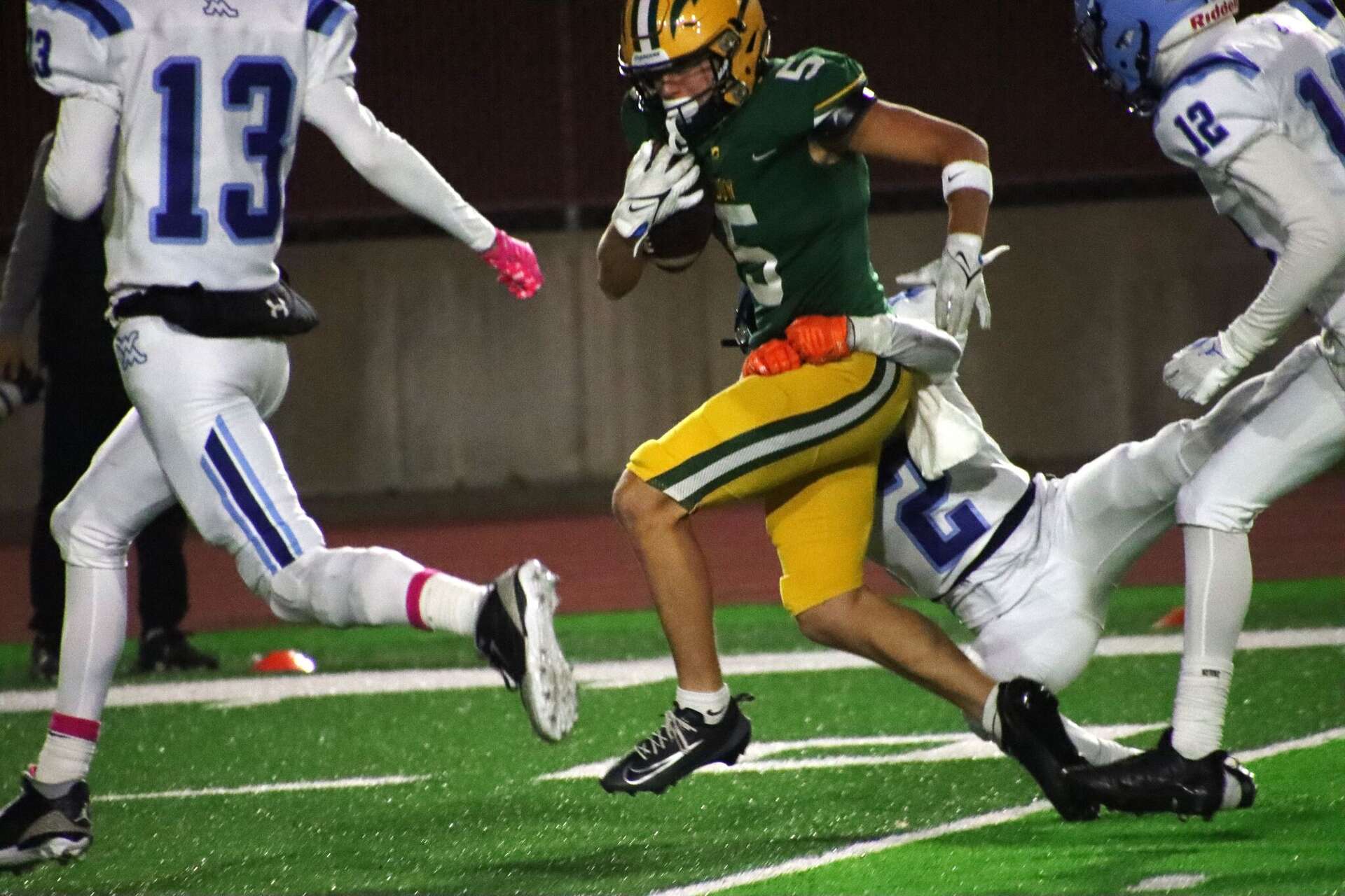 Dow football dominates Mott in district semifinal