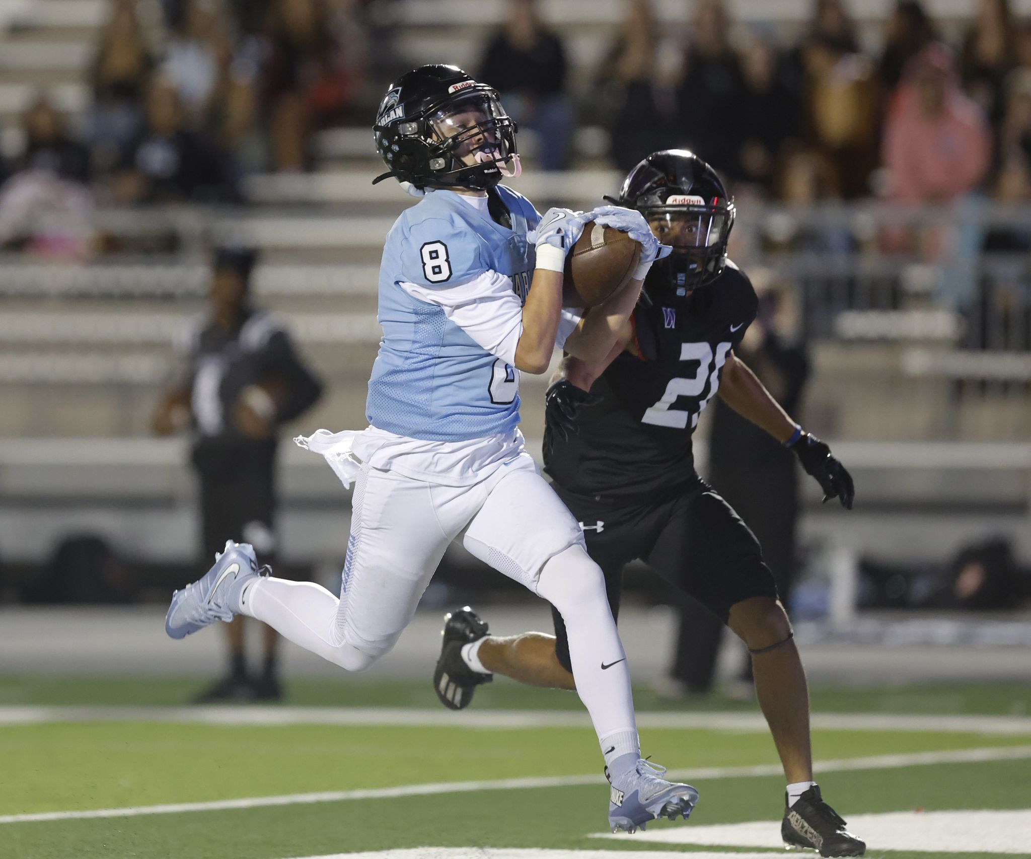 Harlan football cruises to win over Warren to stay undefeated