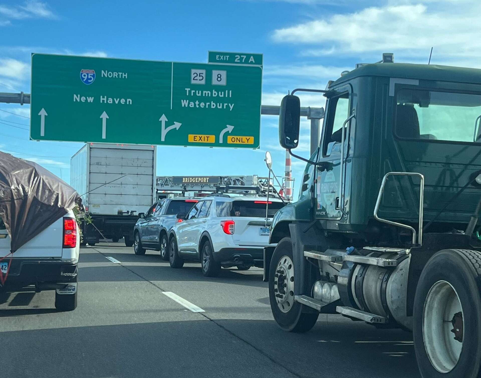 2-car crash in Bridgeport leads to I-95 traffic delays, police say