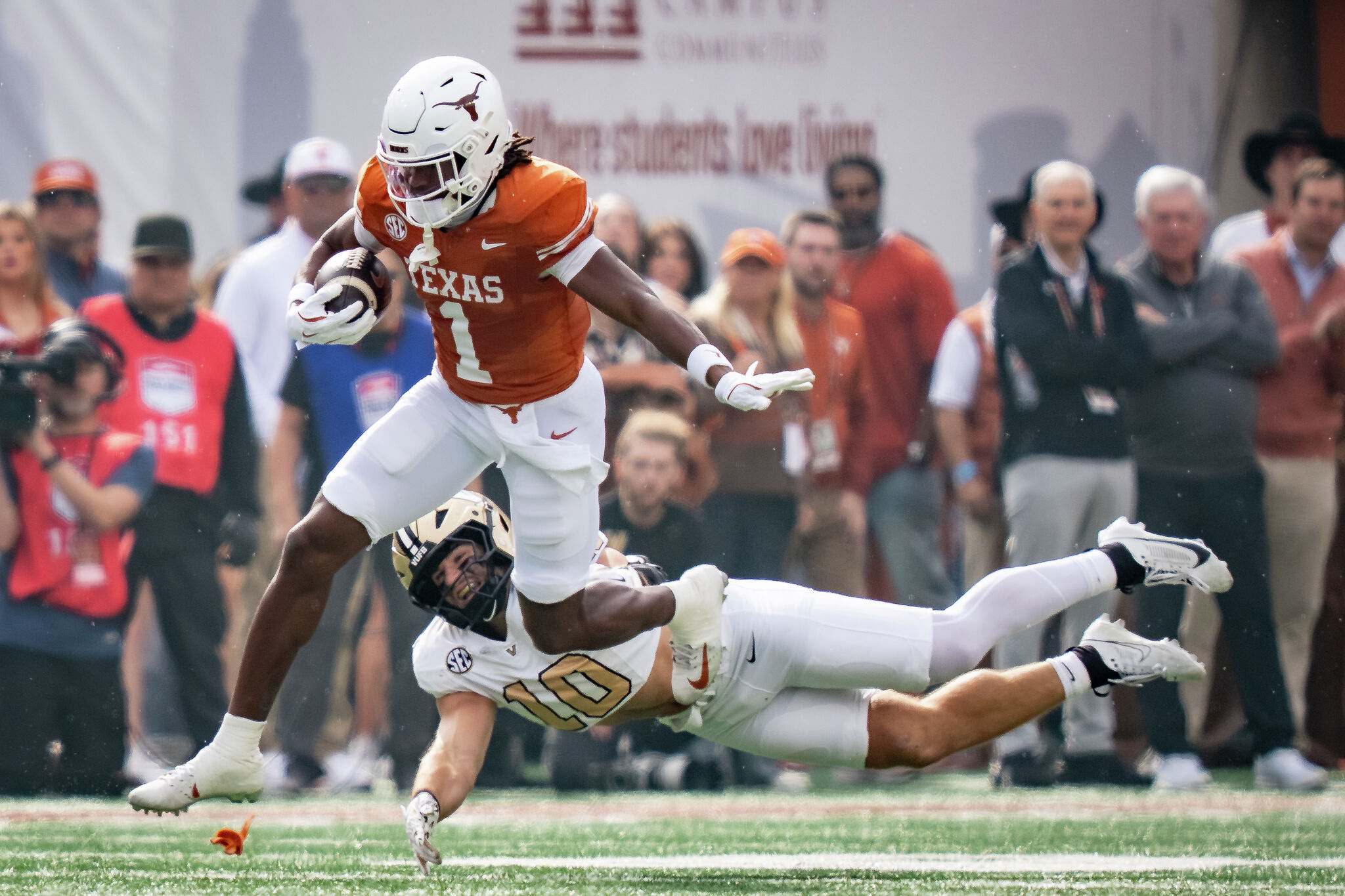 Texas football beats Vanderbilt, Diego Pavia in SEC showdown