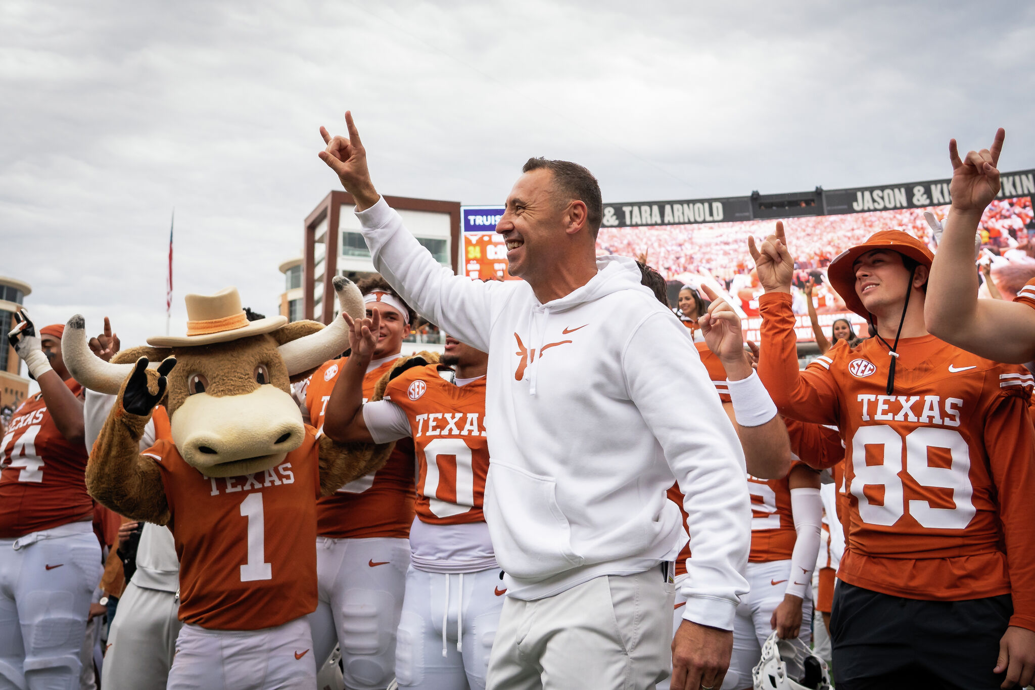 Texas Longhorns lose four-star pledge, gain traction with top 2028 QB