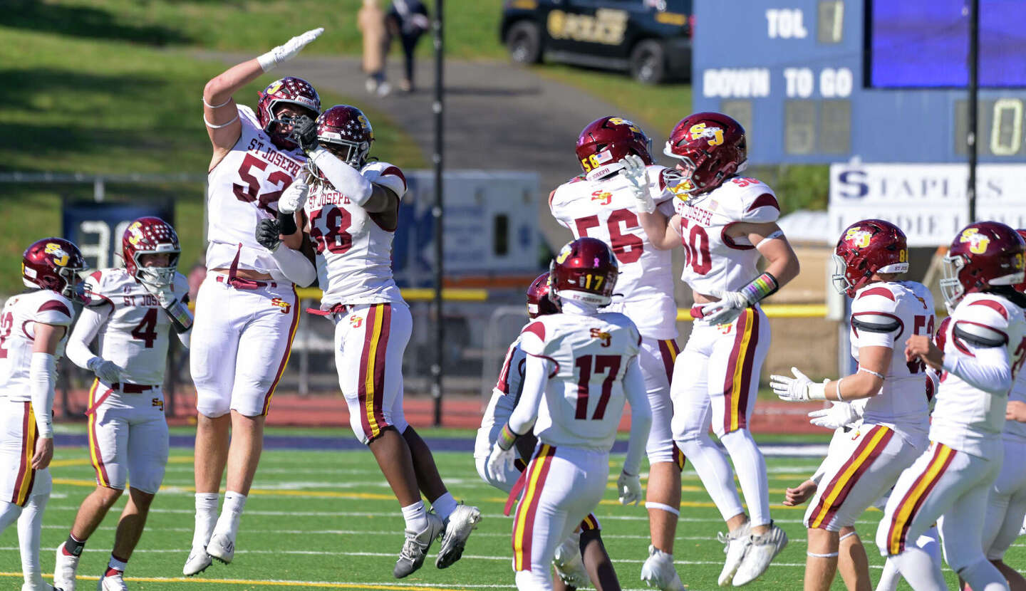 St. Joseph football defeats Staples with four TDs from Finn Kilmartin