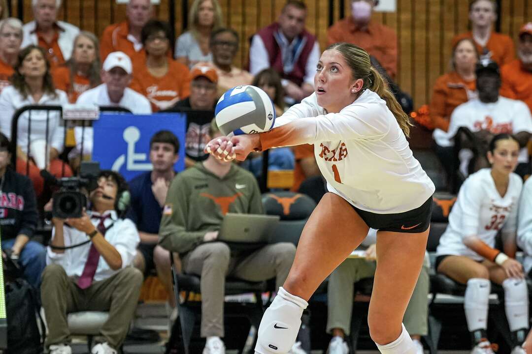 Texas volleyball vs Ole Miss game score: Longhorns sweep Rebels