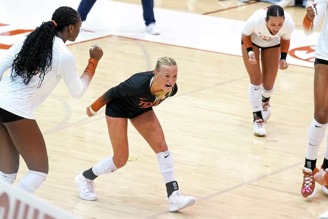 NCAA volleyball tournament: Jerritt Elliott, Texas are ready to host