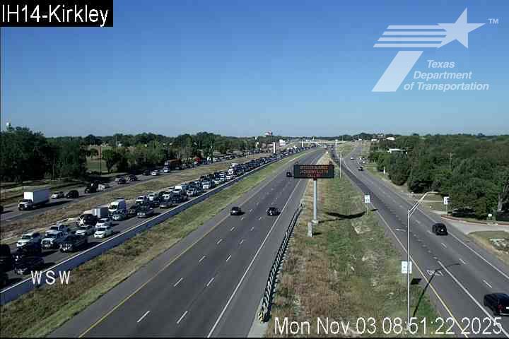 I-35 north of Austin reopens after 18-wheeler rollover crash