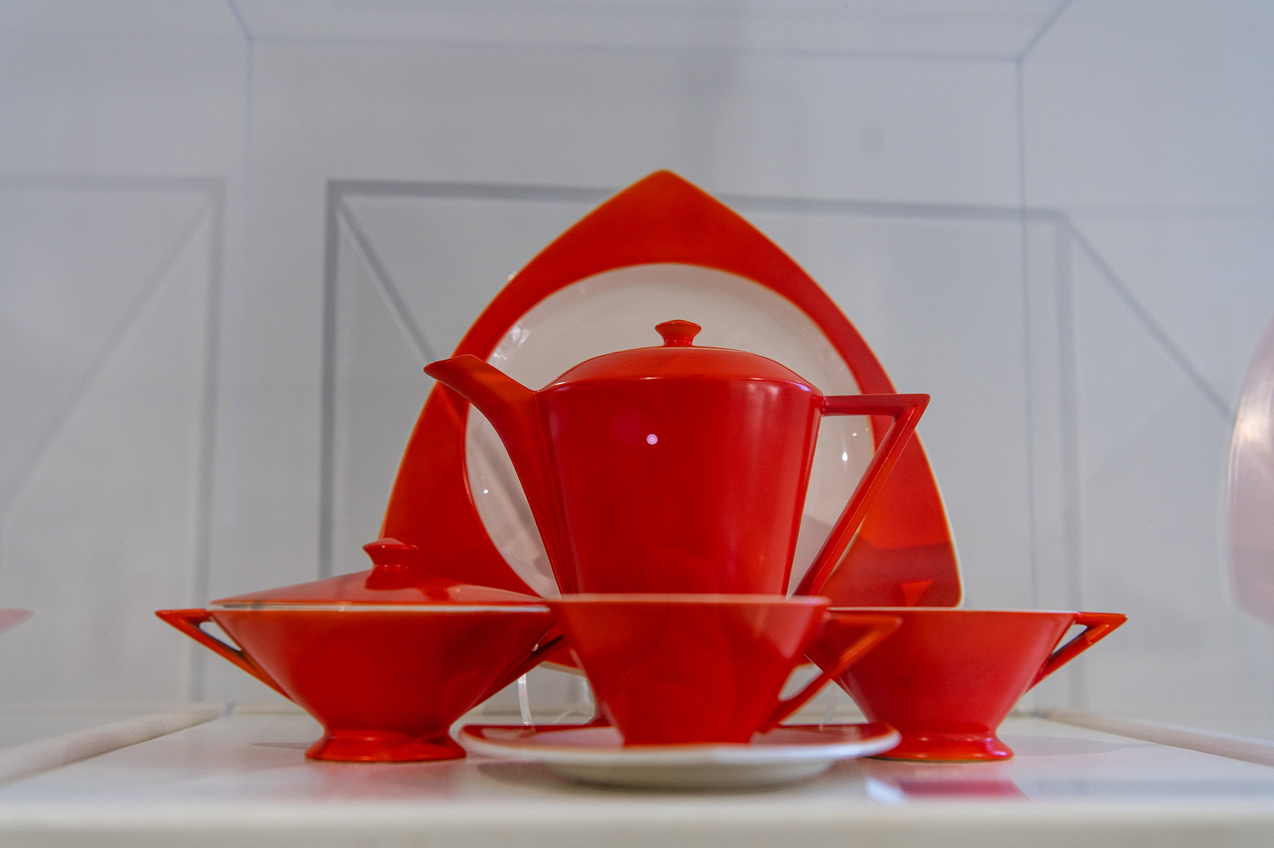 International Museum of Dinnerware Design explores dining culture