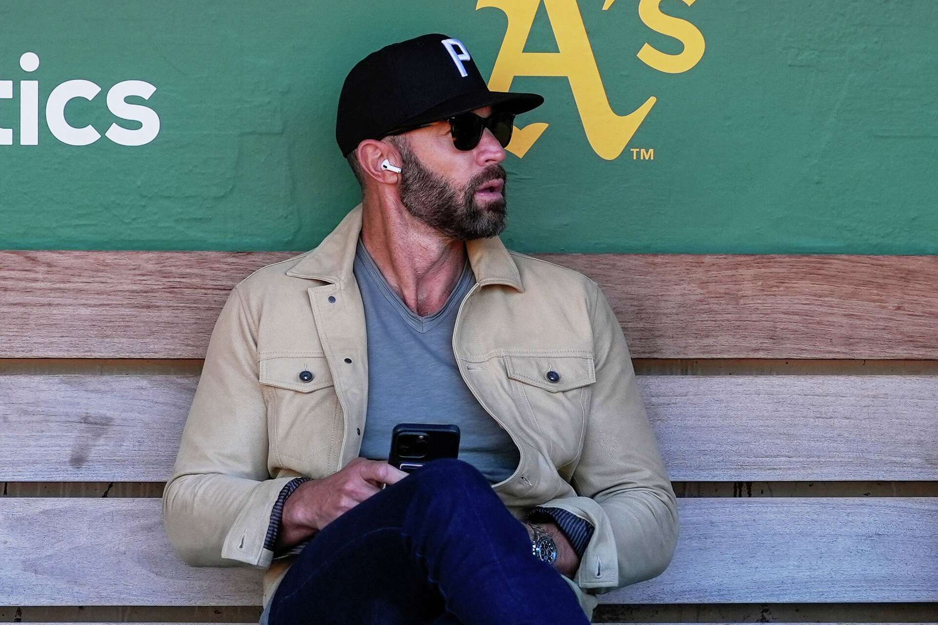 Marlins promote former Giants manager Gabe Kapler to GM role