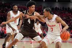 UH basketball coach Kelvin Sampson gets 800th career win