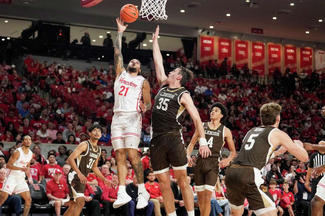 UH basketball coach Kelvin Sampson gets 800th career win