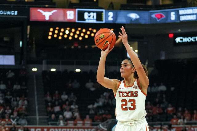 Texas women's basketball team gets a boost from freshman Aaliyah Crump