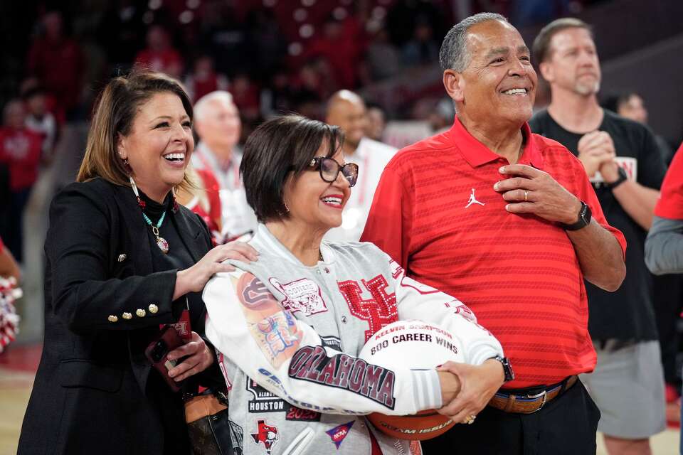 UH coach Kelvin Sampson nominated for Naismith Basketball Hall of Fame