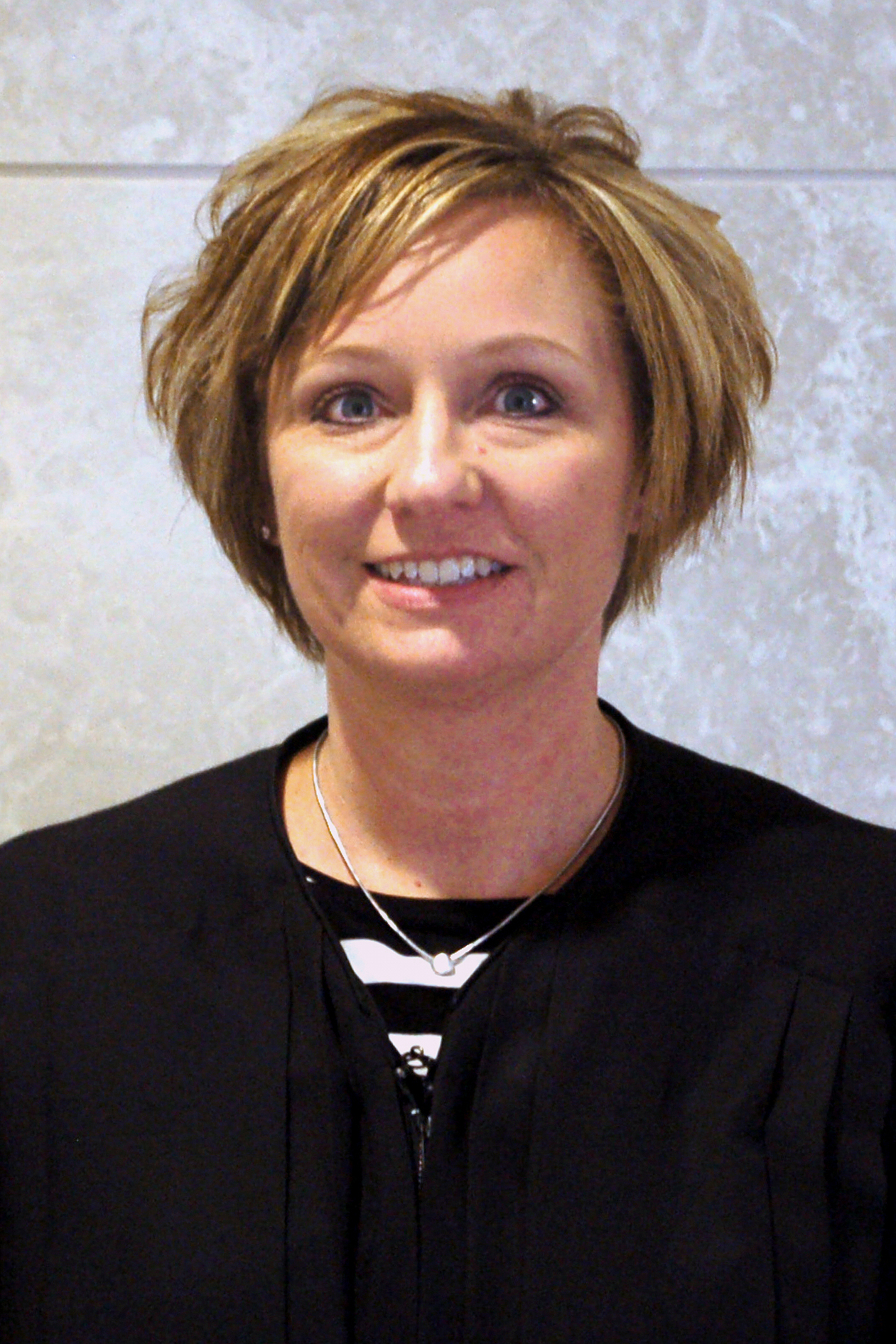 Powerful Iowa judge charged with OWI after witnesses say she drove ...