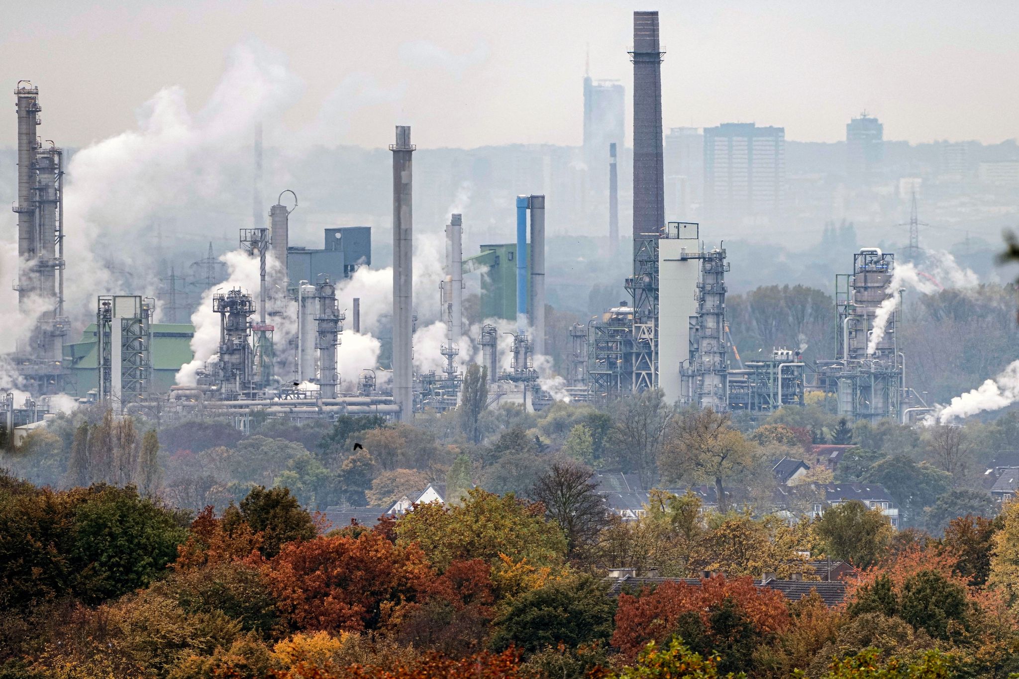 Relentless rise in carbon pollution from fossil fuels slightly dampens ...