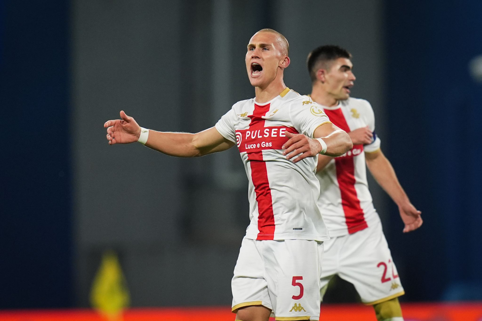 Ex-Roma captain and coach De Rossi hired to manage relegation ...