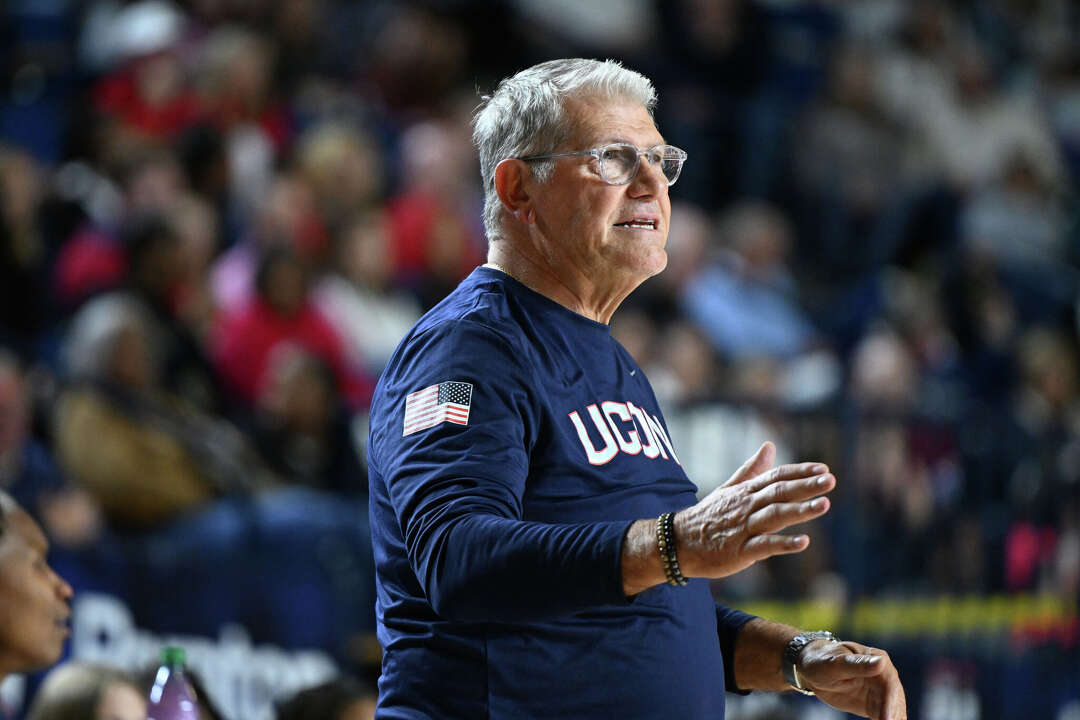 Geno Auriemma, UConn raising 12th NCAA title banner Sunday