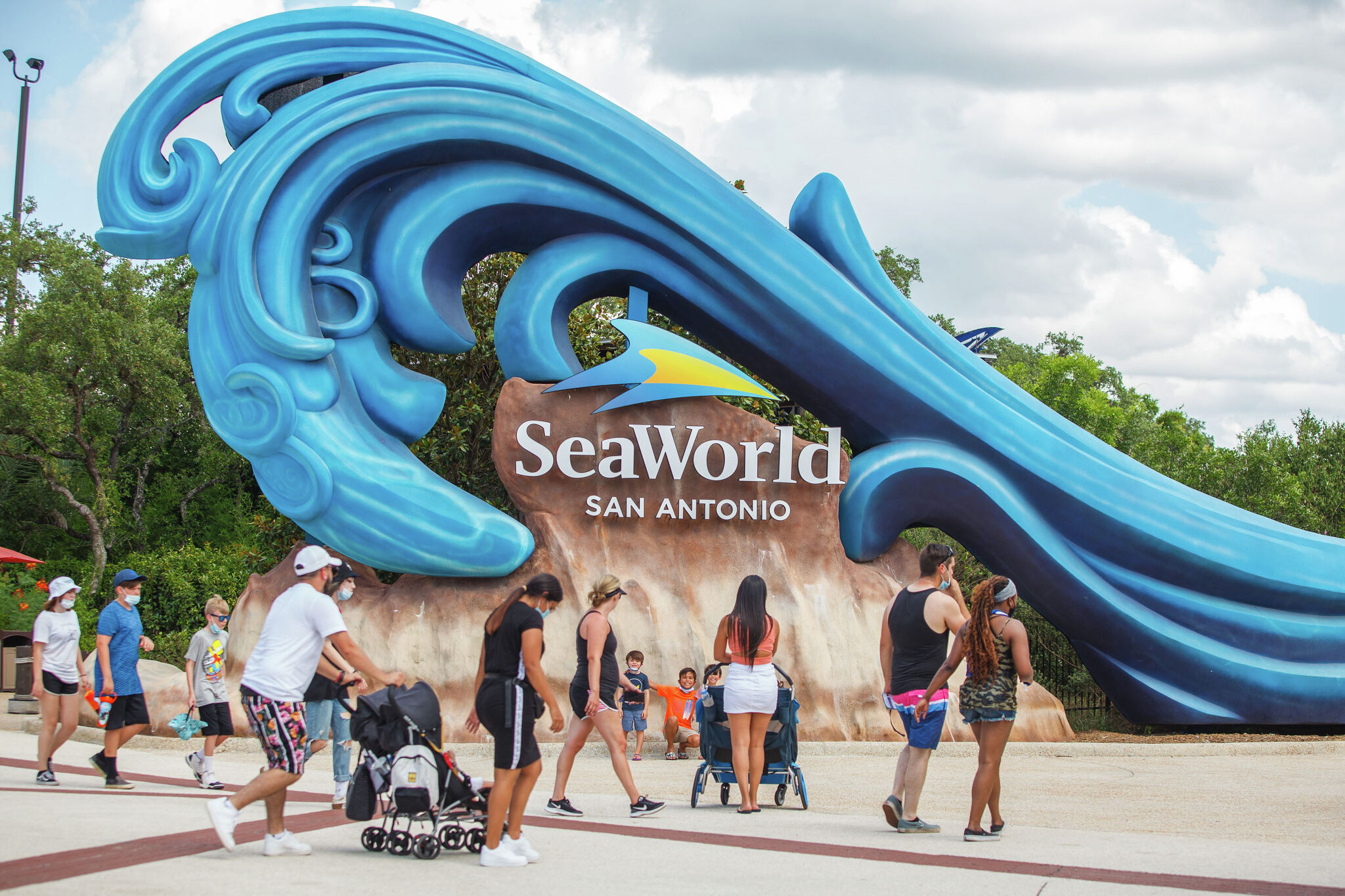 SeaWorld San Antonio to close for weekend of arctic front