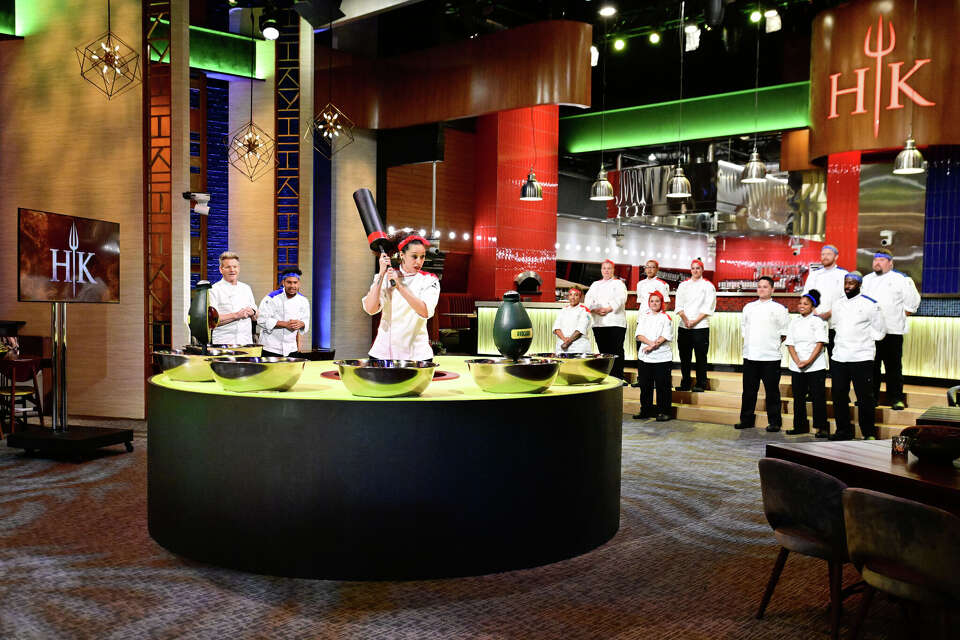 Gordon Ramsay blasts both teams, eliminates chef in 'Hell's Kitchen'