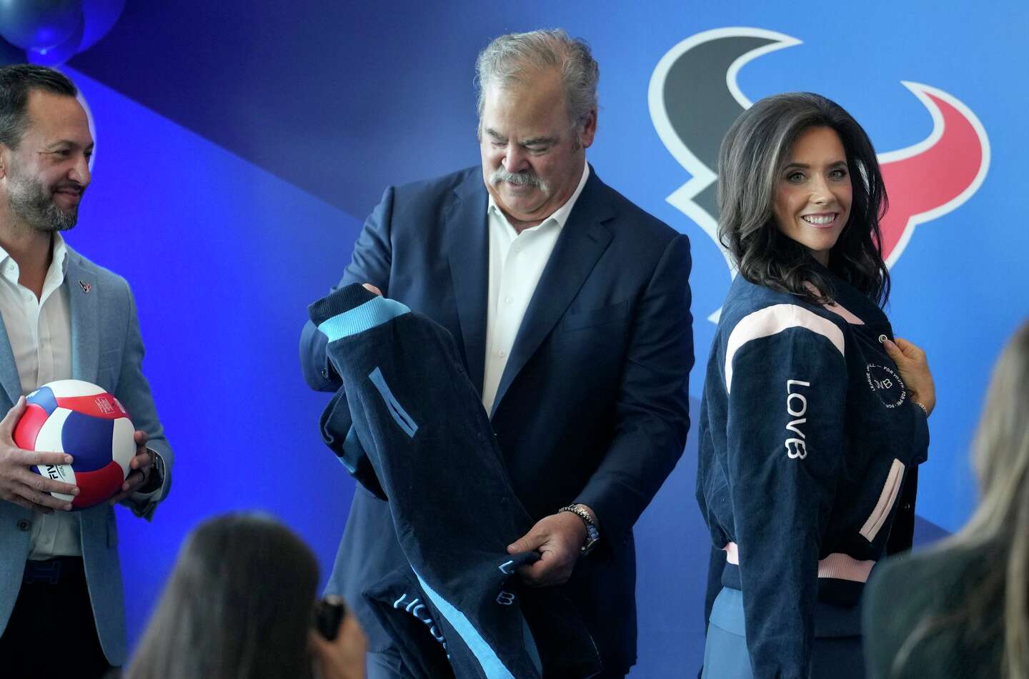 Houston Texans acquiring city's women's pro volleyball team