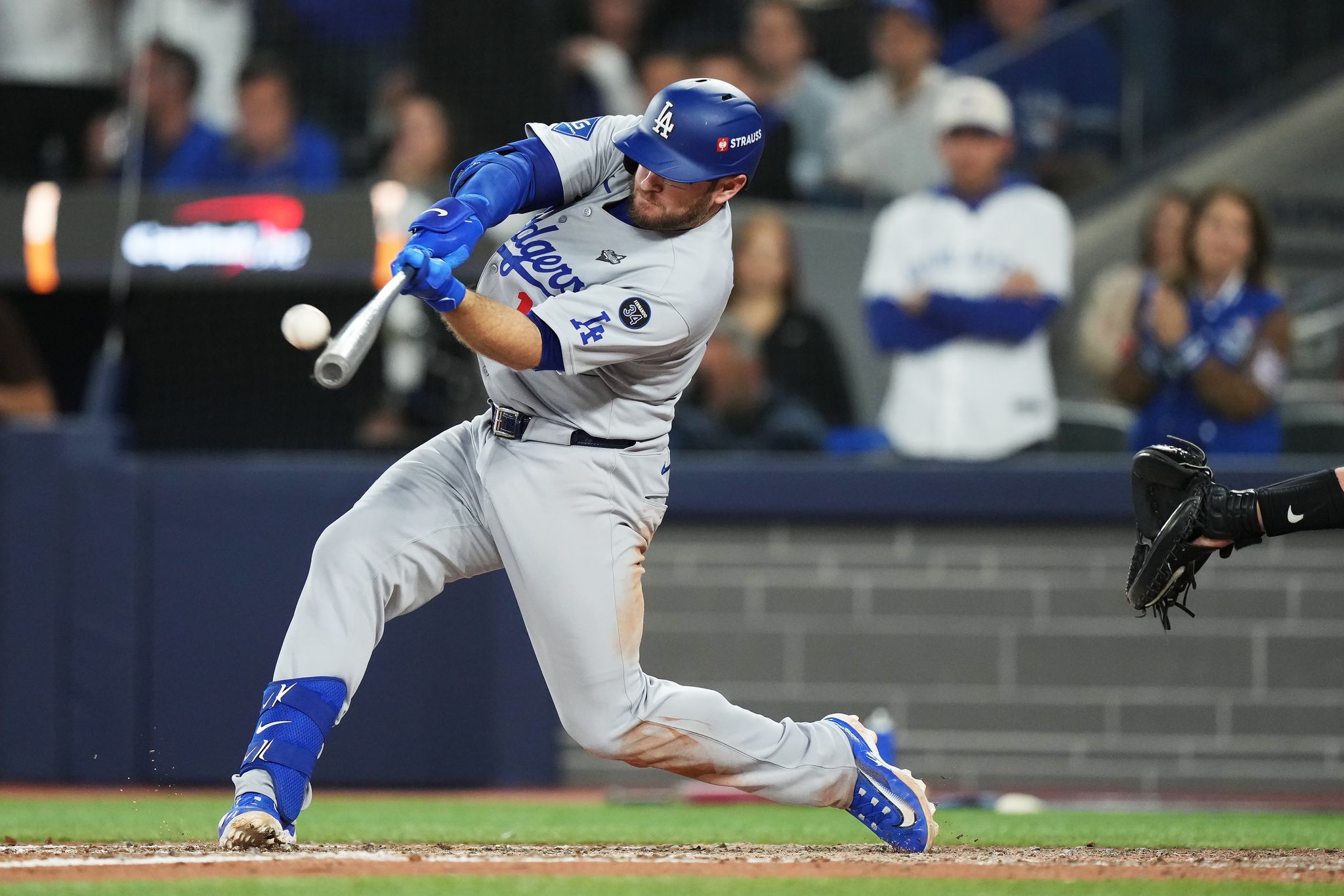 Dodgers exercise contract options of Muncy and Vesia; former All-Star ...