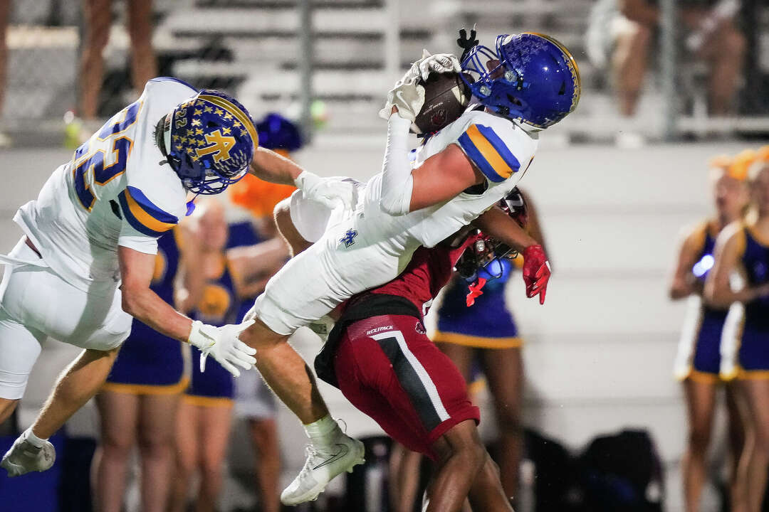 High school football: Weiss stout on defense in win over Anderson